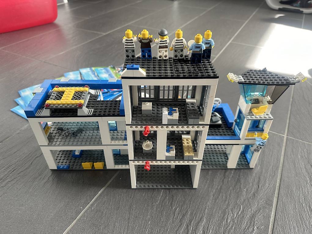 Lego City Polizeistation 60047 im Kanton Aargau - tutti.ch