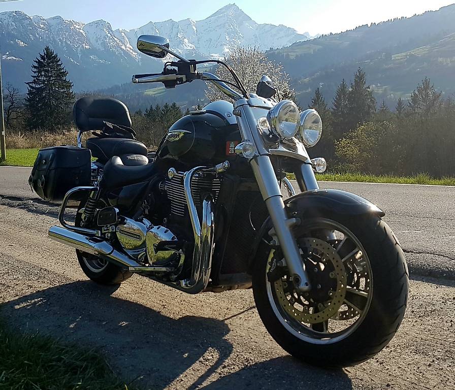Triumph Thunderbird Commander 1700 im Kanton Graubünden - tutti.ch