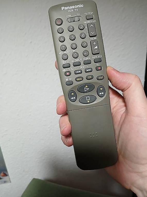 Videoregistratore PANASONIC cassett.VHS,telecomando,funziona im Kanton ...