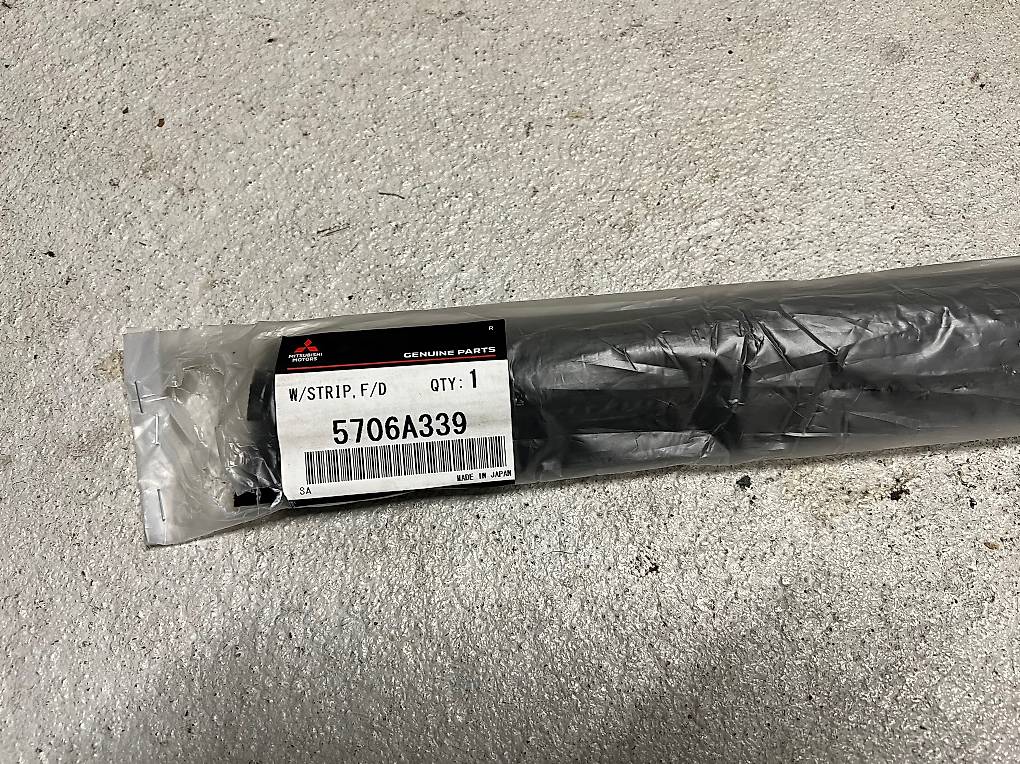 Mitsubishi Lancer Evo X Fenster Dichtung 5706A339 im Kanton Zürich ...