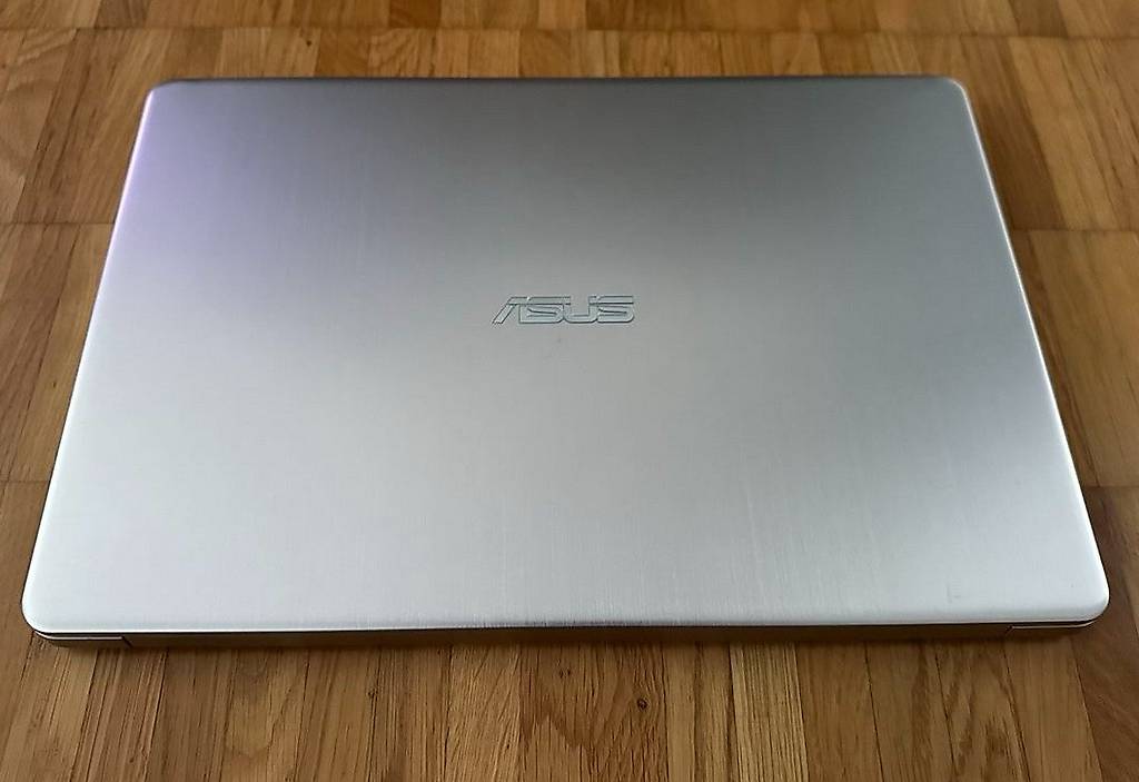 PC portatile ASUS 15.6" con Windows 11 ed Office 2021 im Kanton Tessin ...