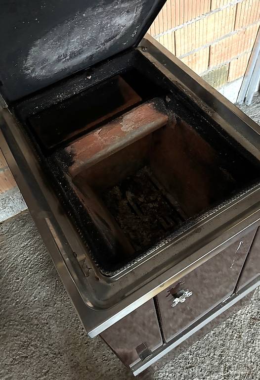 Schwedenofen, Holzofen, Kochofen mit Glaskeramikplatte im Kanton Bern ...