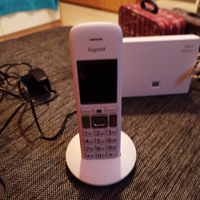 Gigaset E380A Care mit zugehörigem E380H Care im Kanton Zürich - tutti.ch