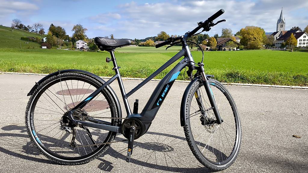 nur 200km!!CUBE E-Bike Cross Hybrid ONE 400 Allroad Trekking im Kanton ...