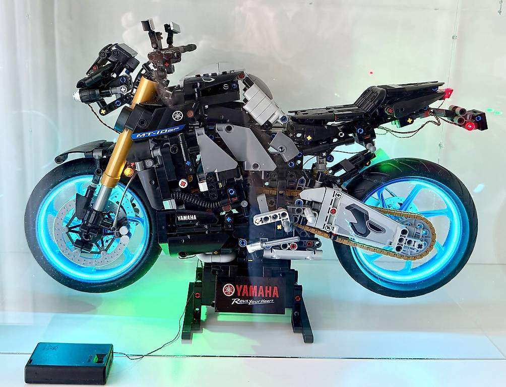 LEGO Technic Yamaha MT-10 Motorrad+LEGO Technic Porsche RSR im Kanton ...