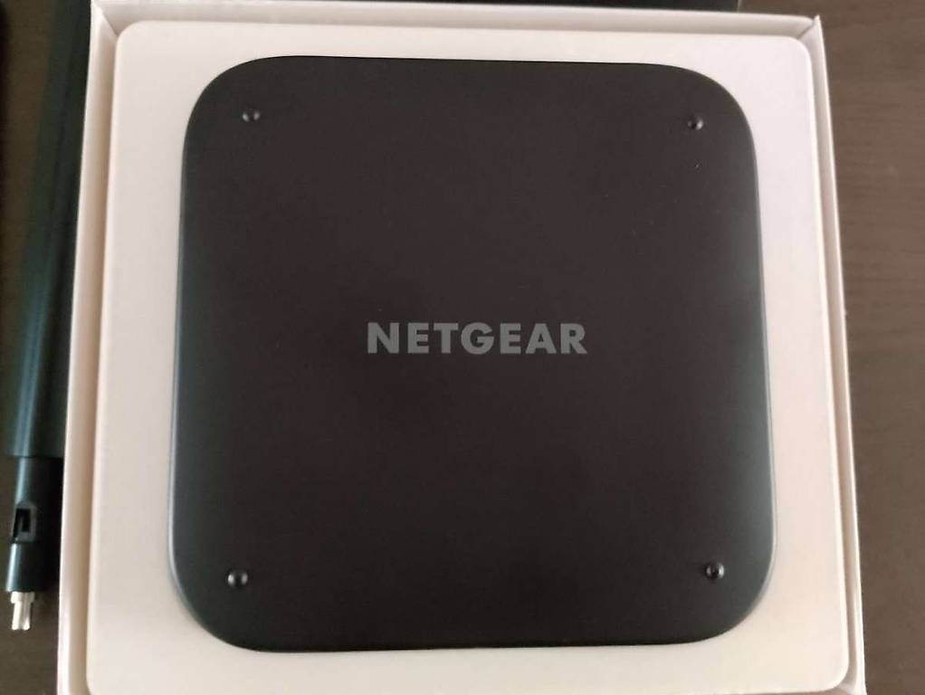 Netgear Nighthawk M6 Pro Router mit Antennen - tutti.ch