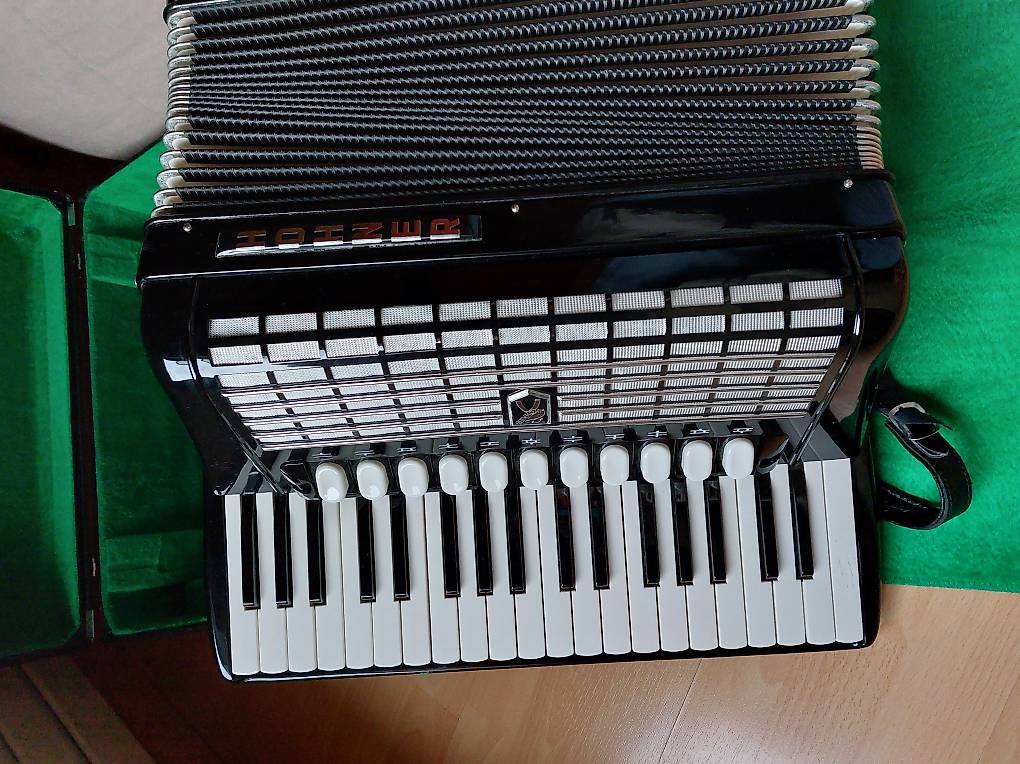 Hohner Tango 4 Akkordeon zu verkaufen im Kanton St. Gallen - tutti.ch