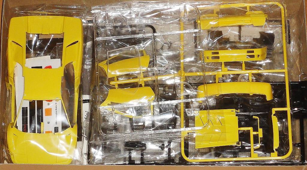 Fujimi Yellow Lamborghini Diablo 1:24 im Kanton St. Gallen - tutti.ch