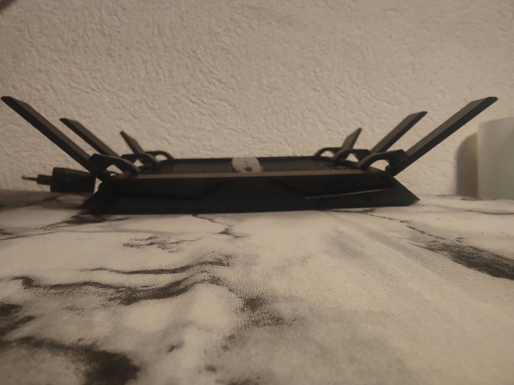 Nighthawk X6 Triband WiFi Router, R8000 im Kanton Schwyz - tutti.ch