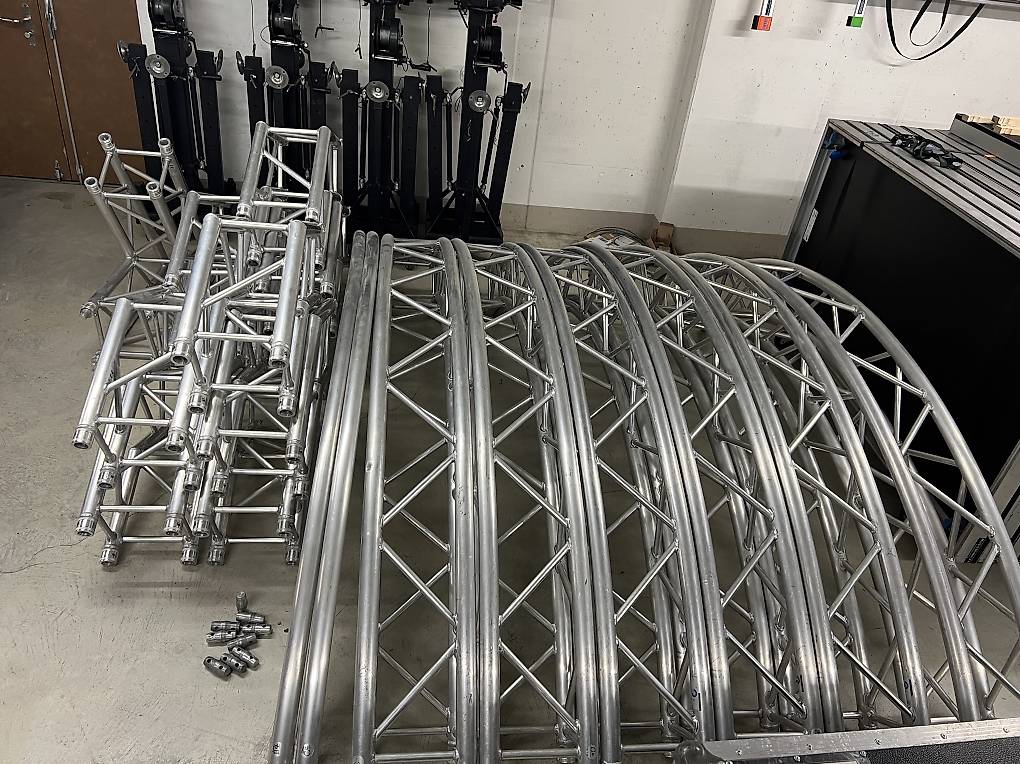 Grosser Traversenposten F34 / FD34 / Global Truss / Kreis im Kanton St ...