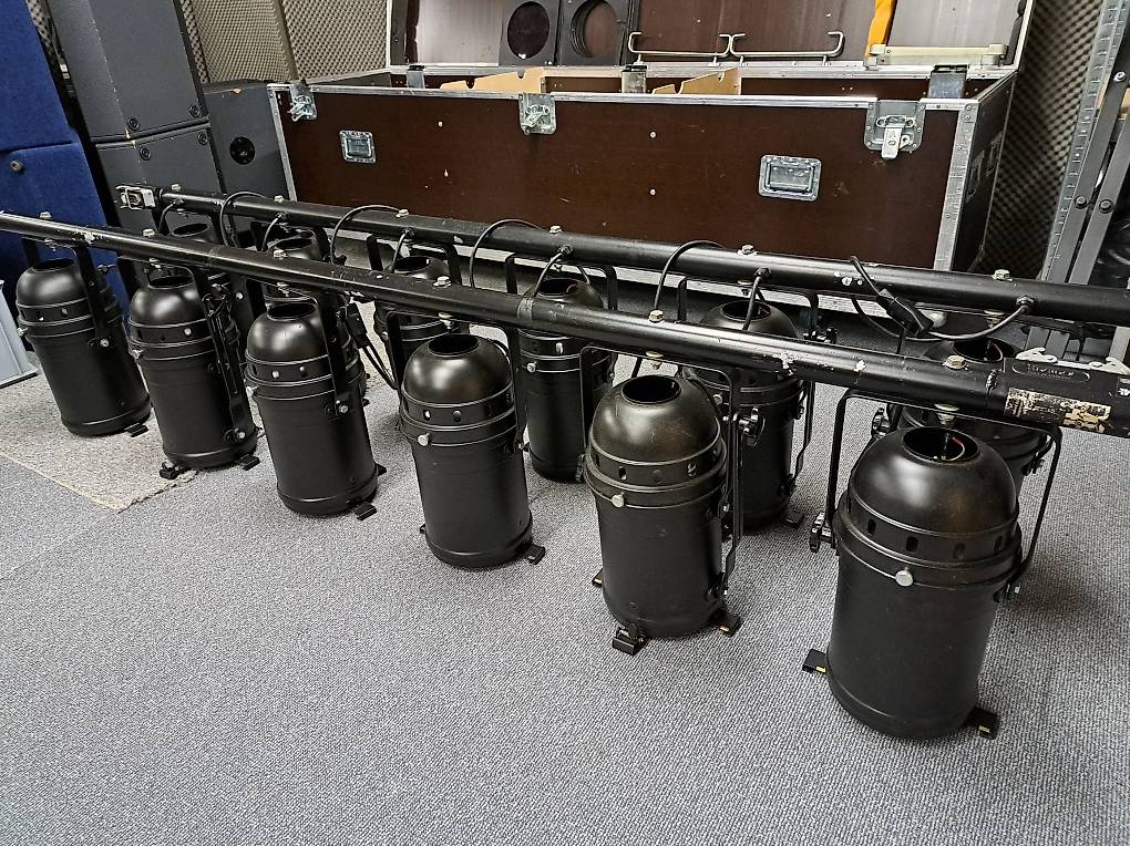 Thomas PAR 64 / 2 x 6er Bar CP62 / Harting / 12kW im Kanton St. Gallen ...