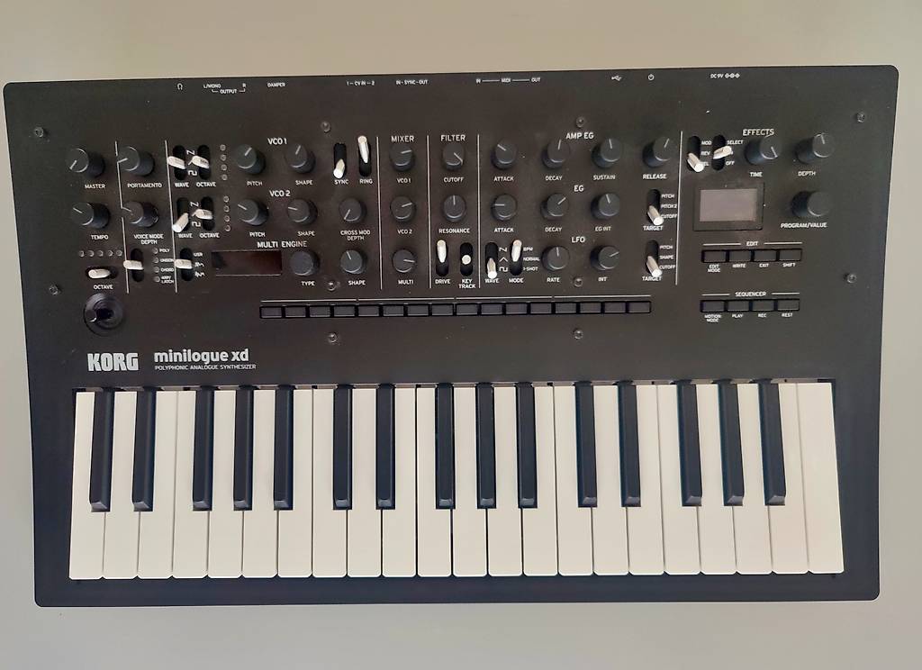 Korg Minilogue XD Synthesizer Top Zustand + Abdeckung im Kanton Zürich ...