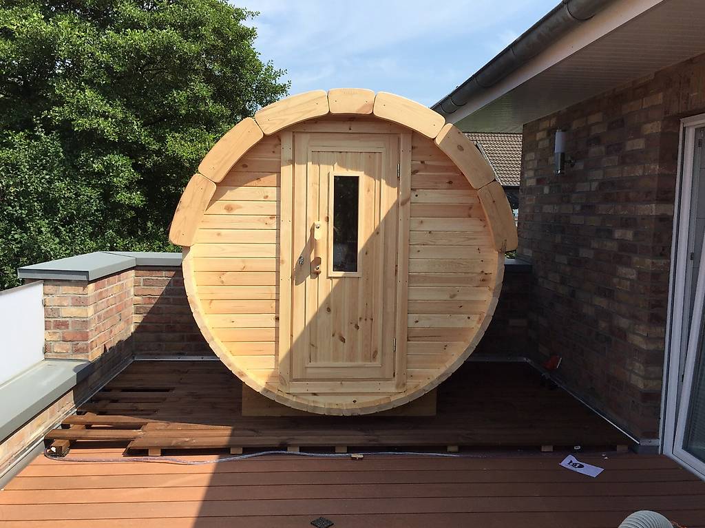 Saunafass 1.7 m x 1.97 m in Kiefernholz , fertig montiert im Kanton St ...