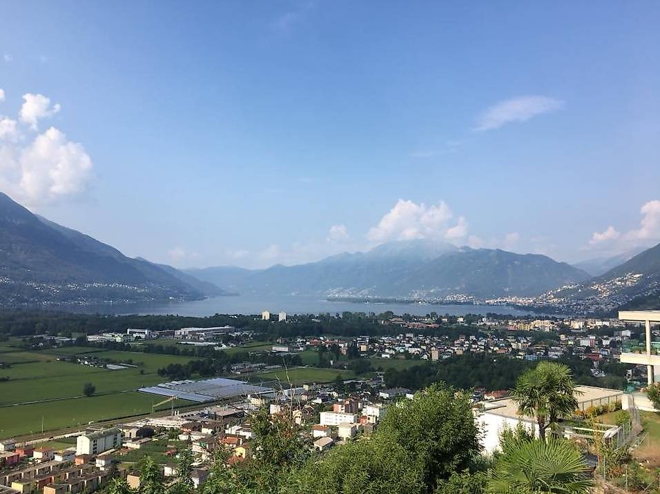 Stupendo attico di 4.5 locali con vista lago a Gordola im Kanton Tessin ...
