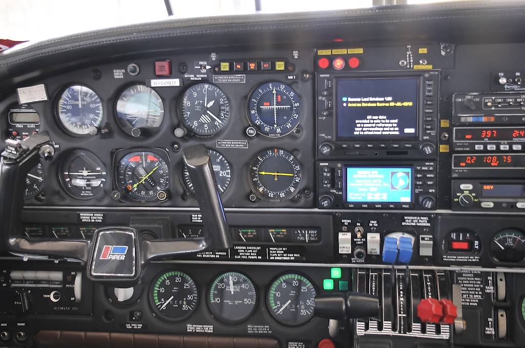 King KI-525 Pictorial Navigation Indicator HSI S/N 2430 im Kanton ...