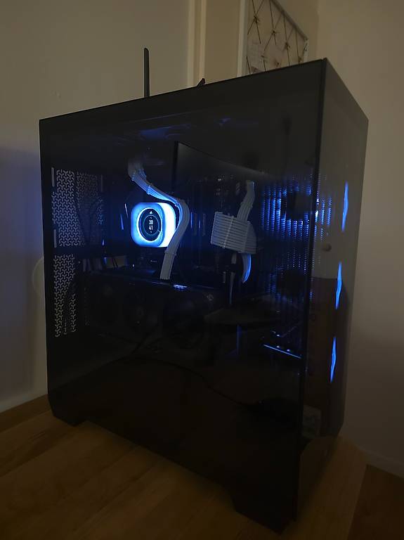 CUSTOM GAMING PC NEU / !! RADEON 9060XT 16 GB GDDR6 VRAM !! im Kanton ...