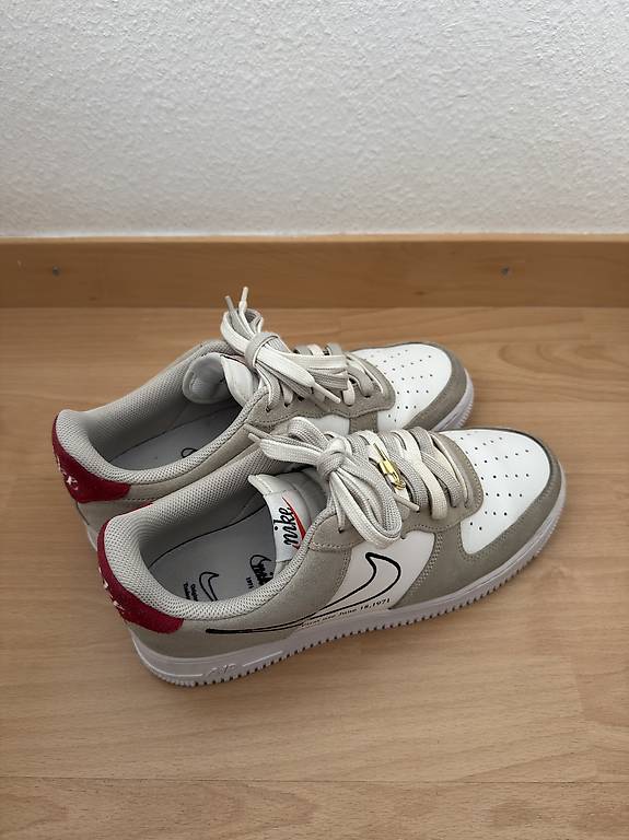 Nike Air Force 1 niedrig First Use helles Segelweiß rot im Kanton St ...