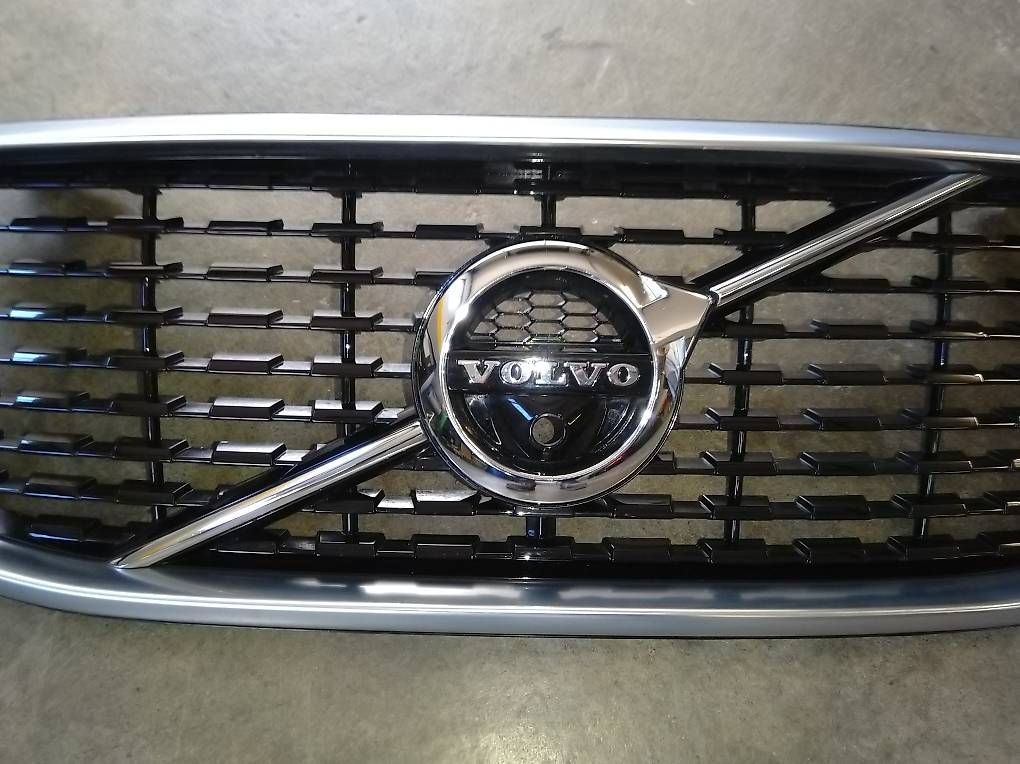 Volvo XC60 Kühlergrill 32368143 im Kanton Aargau - tutti.ch