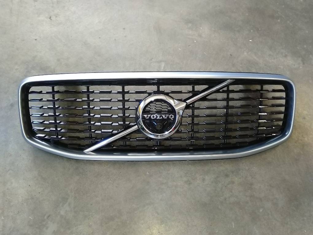 Volvo XC60 Kühlergrill 32368143 im Kanton Aargau - tutti.ch