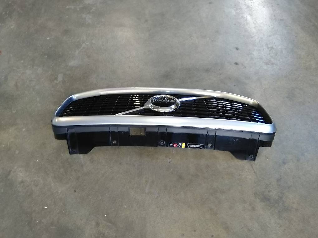 Volvo XC60 Kühlergrill 32368143 im Kanton Aargau - tutti.ch