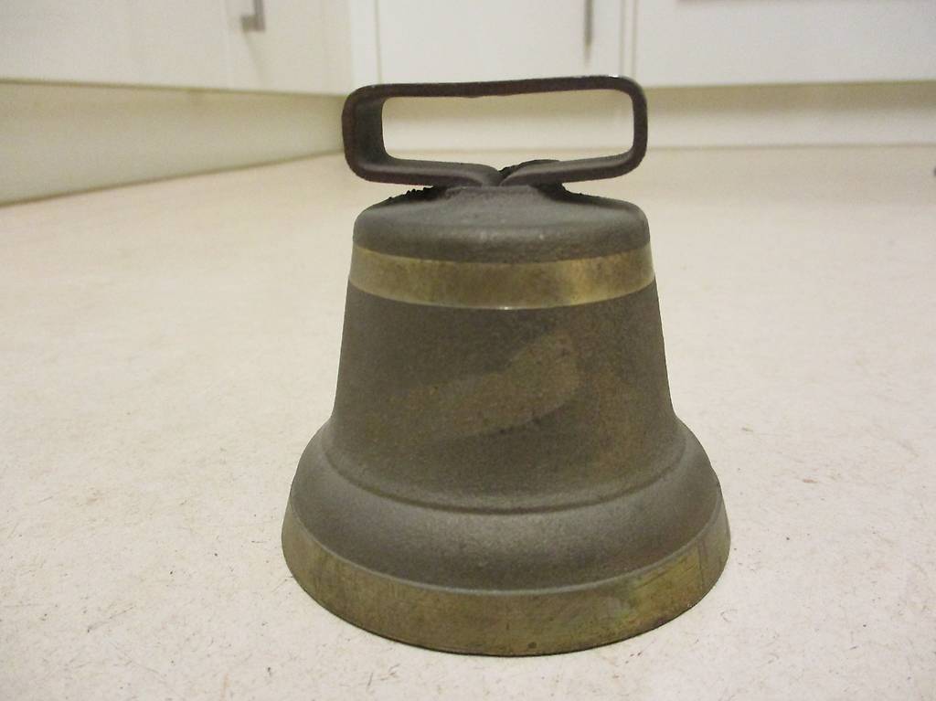 Geissen-Glocke Alpine Chic Tür-Glocke alt cloche im Kanton Aargau ...