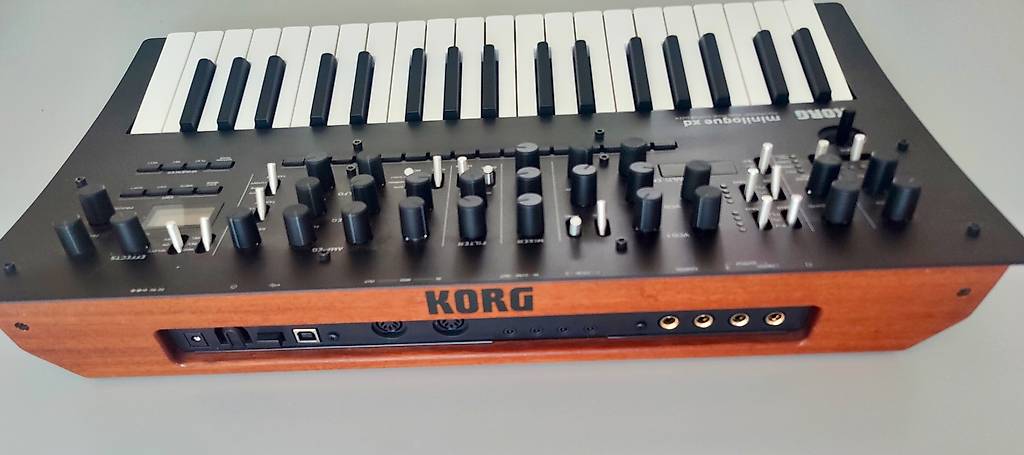 Korg Minilogue XD Synthesizer Top Zustand + Abdeckung im Kanton Zürich ...