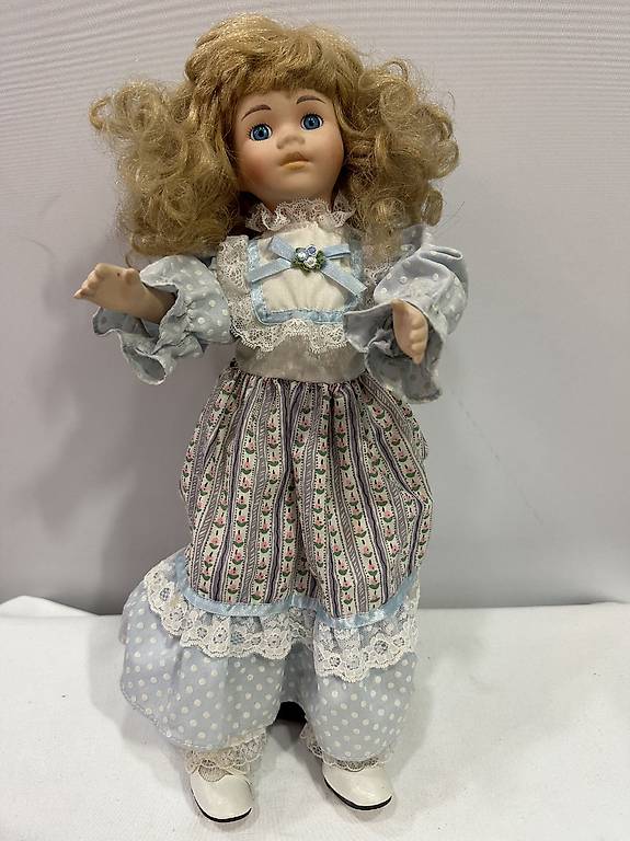 The Classique Collection Porzellan Puppe Rachel im Kanton Nidwalden ...
