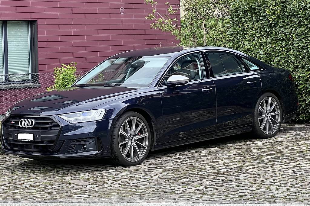 Audi S8 4.0TFSI Allradlenkung Matrix HUD B&O Standheizung im Kanton Zug ...