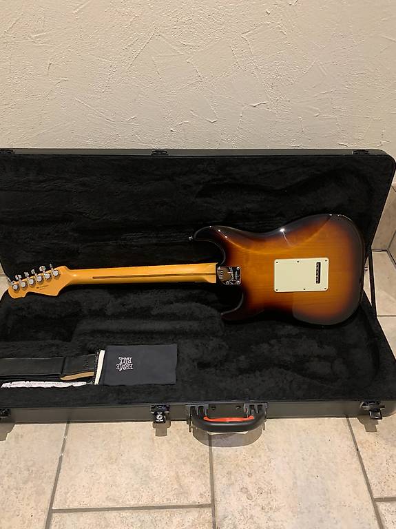Fender American Deluxe Stratocaster 2 TS NUOVA im Kanton Tessin - tutti.ch