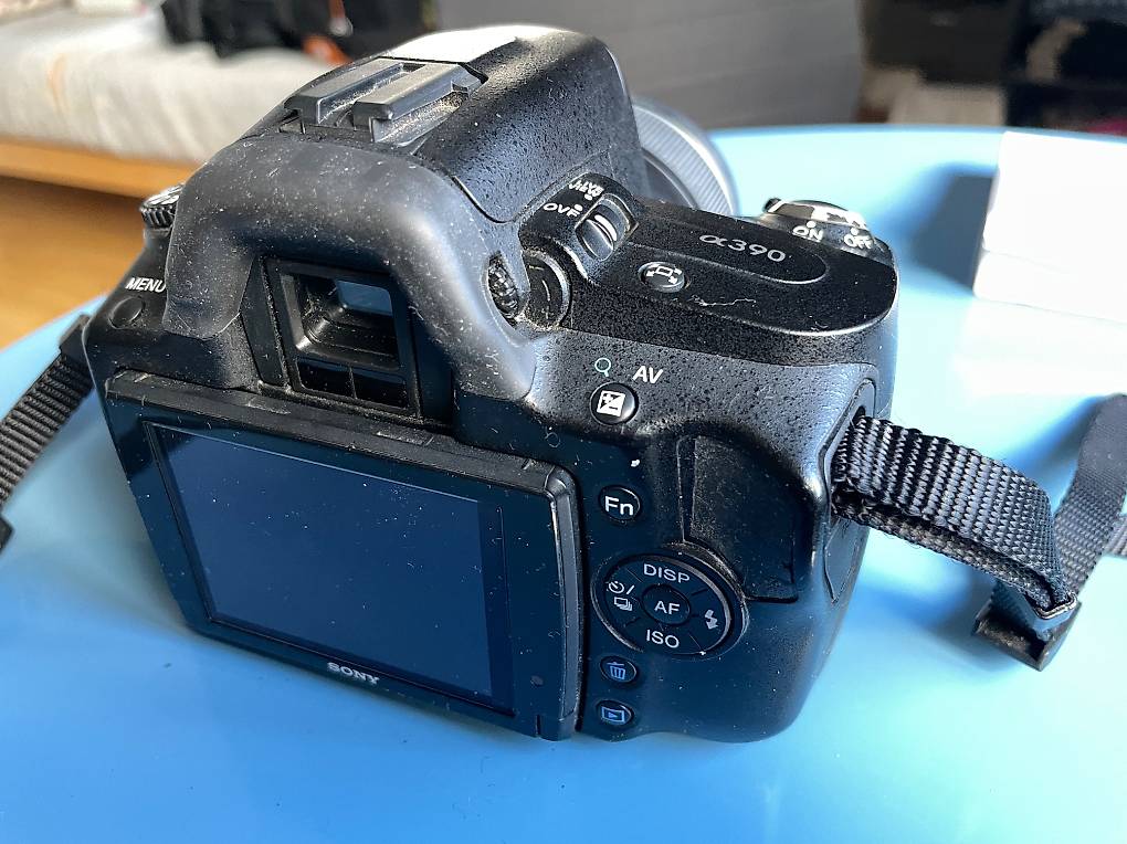 Sony Alpha 390 mit Zubehör im Kanton Zürich - tutti.ch