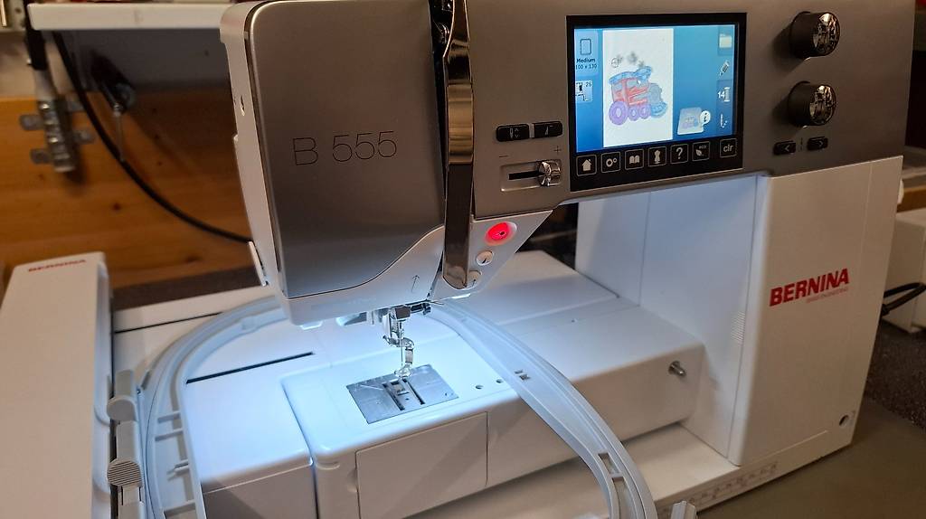 BERNINA 555 / Näh- und Stickmaschine im Kanton St. Gallen - tutti.ch