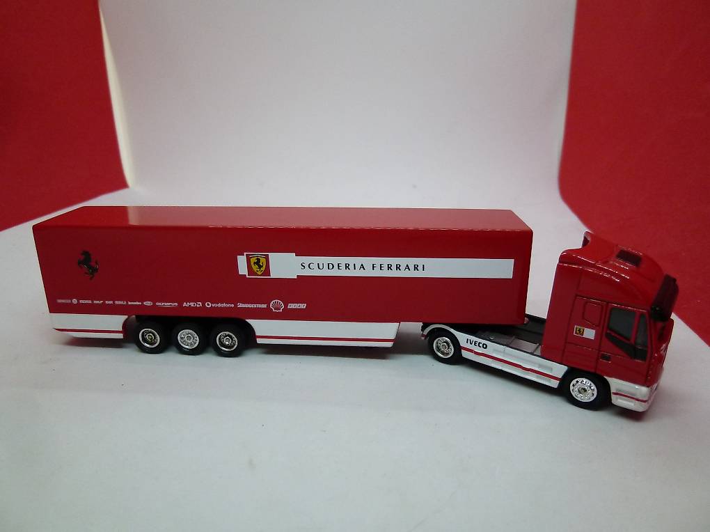 Ferrari F1 Truck Iveco - New Ray 19cm - Scuderia in weiss im Kanton ...