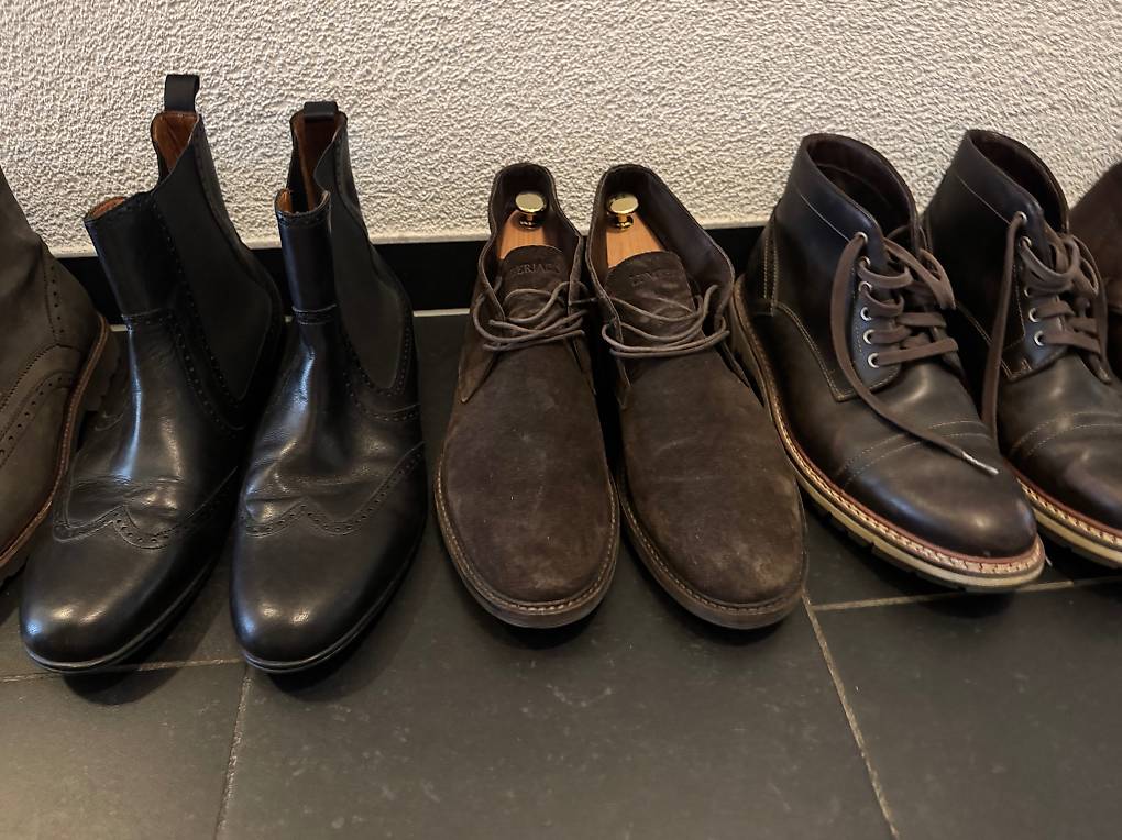 Herren Boots Paket Groessen 43 44 Top Zustand im Kanton Bern - tutti.ch