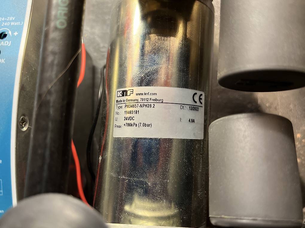 KNF Kompressor inkl. Powersupply und Drucktank im Kanton Luzern - tutti.ch