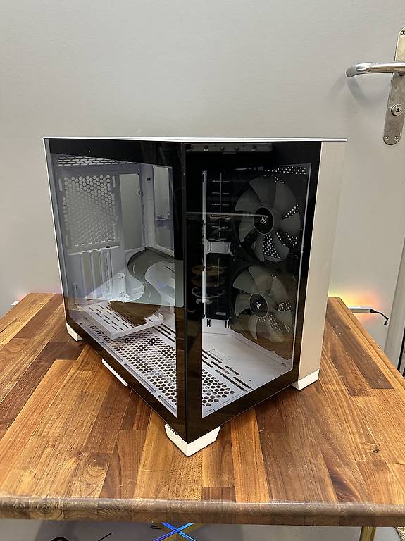 Lian Li 011 Mini inkl. Vertical GPU Riser im Kanton Schwyz - tutti.ch