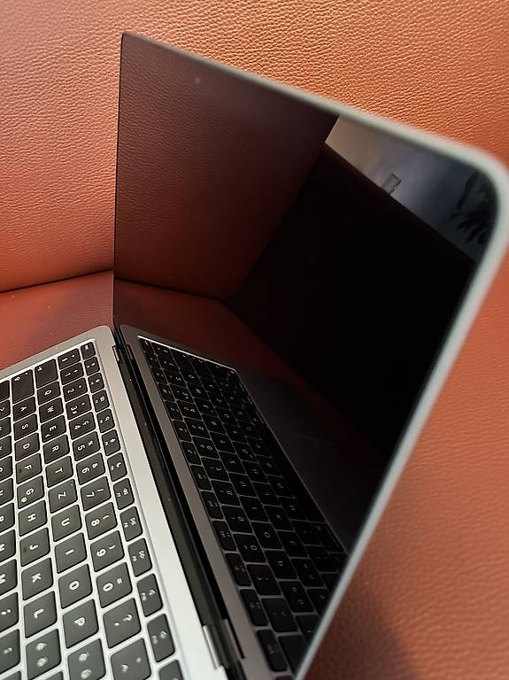 Macbook Air M1 8/256 neuwertig im Kanton Bern - tutti.ch