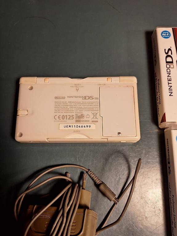 Nintendo DS + 10 Spiele (Layton, Zelda, Sonic, DBZ usw.) im Kanton Bern ...