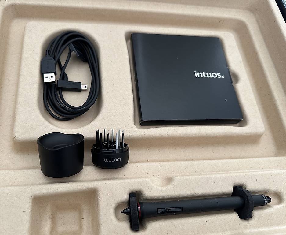 Wacom Intuos 5 touch M PTH-650DE Tablet im Kanton Neuenburg - tutti.ch