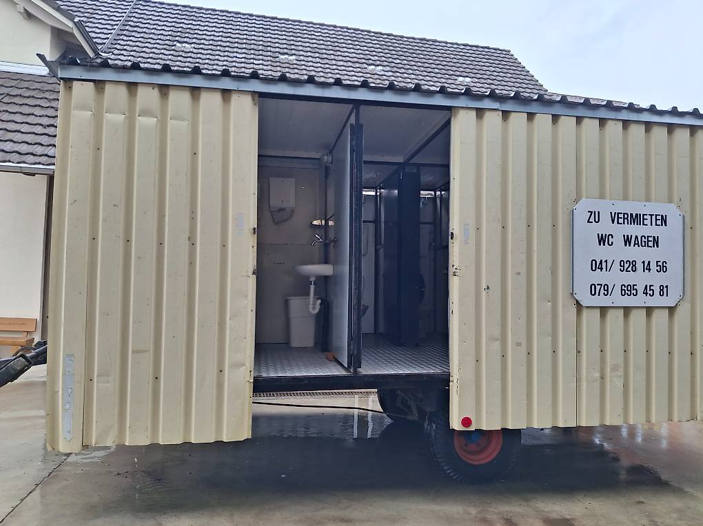 WC Wagen / Toilettenwagen / WC Trailer/ Toilettencontainer im Kanton ...