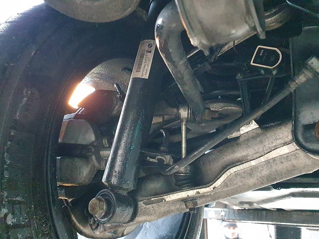 33526783018-02 Stossdämpfer Hinten BMW X6 40d pro Stück im Kanton ...