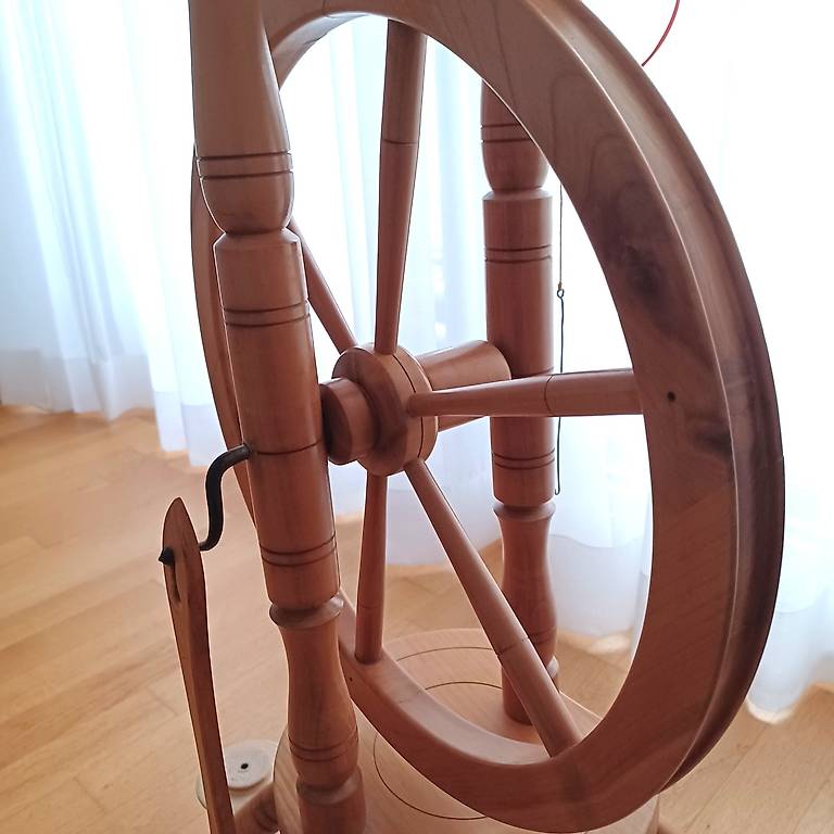 Spinnrad aus Kirschbaum funktionstüchtig im Kanton Bern - tutti.ch