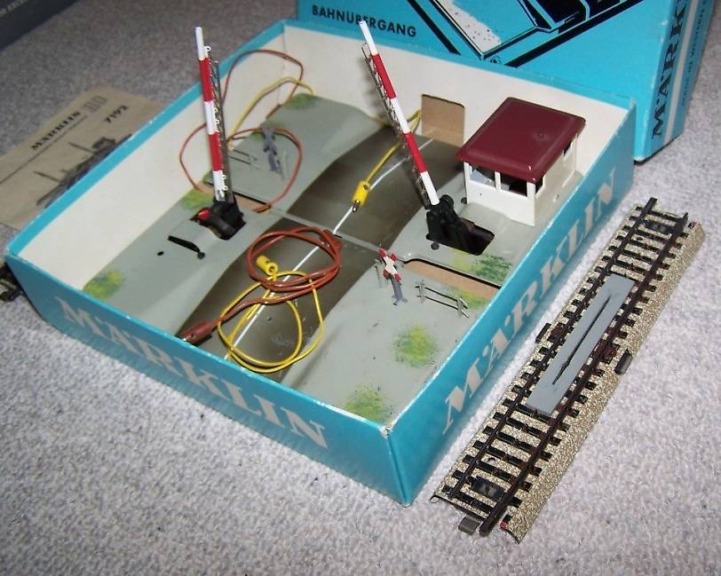 Märklin HO 7192 Vollautomatischer Bahnübergang M-Gleis,schön im Kanton ...