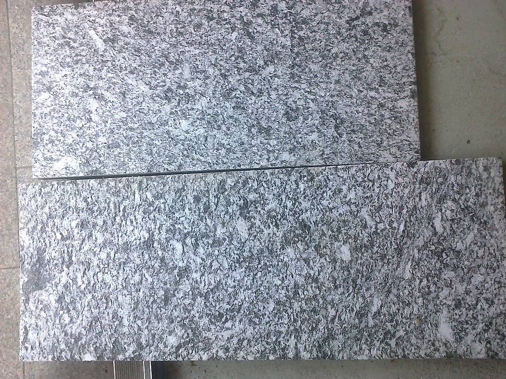 Naturstein Gartenplatten Granitplatten SERIZZO 3 cm Bahnen im Kanton Zürich - tutti.ch