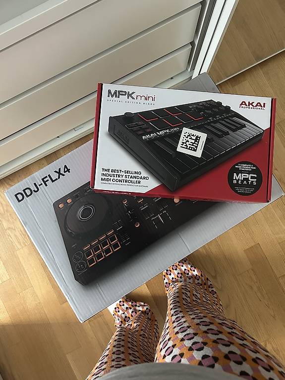 Akai Professional MPKmini Schwarze Edition im Kanton Zürich - tutti.ch