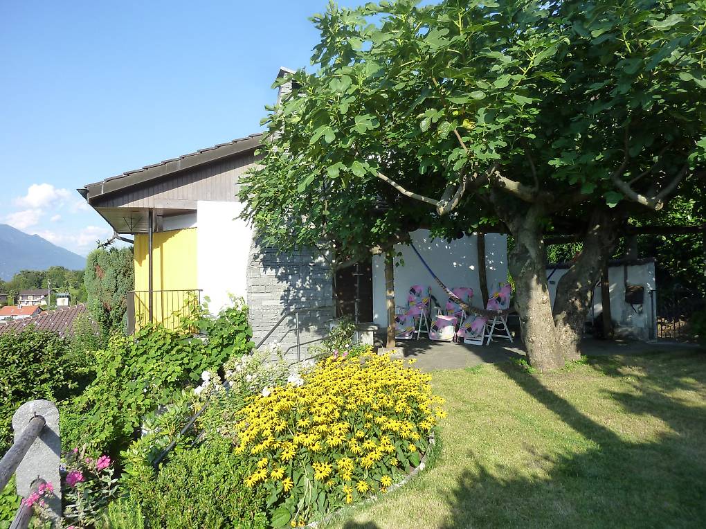 Ferienhaus mit Superaussicht auf den Lago Maggiore im Kanton Tessin ...