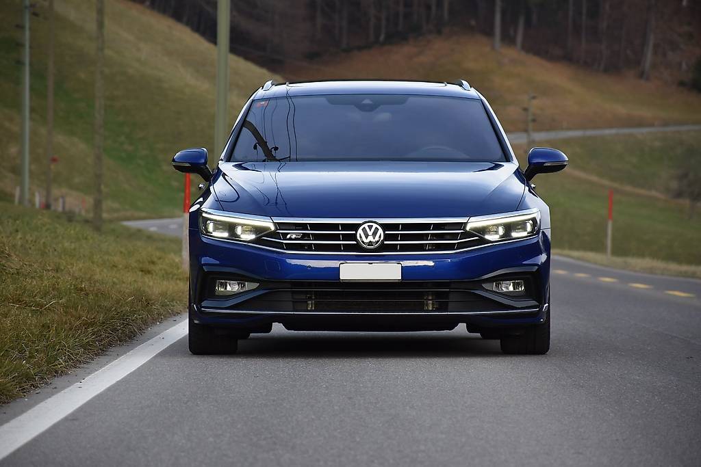 VW Passat R-Line V. 2.0 TDI im Kanton Bern - tutti.ch