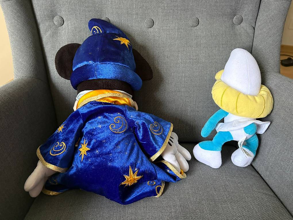 Mini stepper et peluches Fantasia, Oui-Oui, Schtroumpfette im Kanton ...