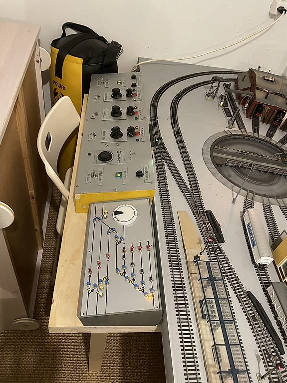 Modelleisenbahn Anlage komplett HO Roco im Kanton Zürich - tutti.ch