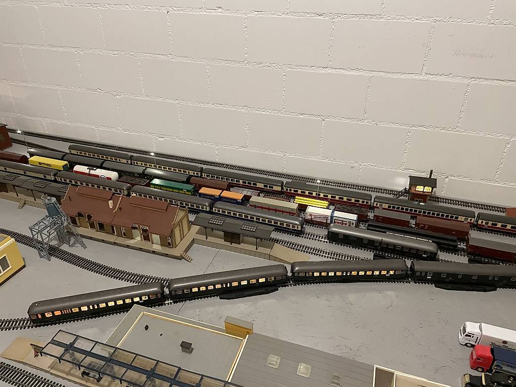 Modelleisenbahn Anlage komplett HO Roco im Kanton Zürich - tutti.ch