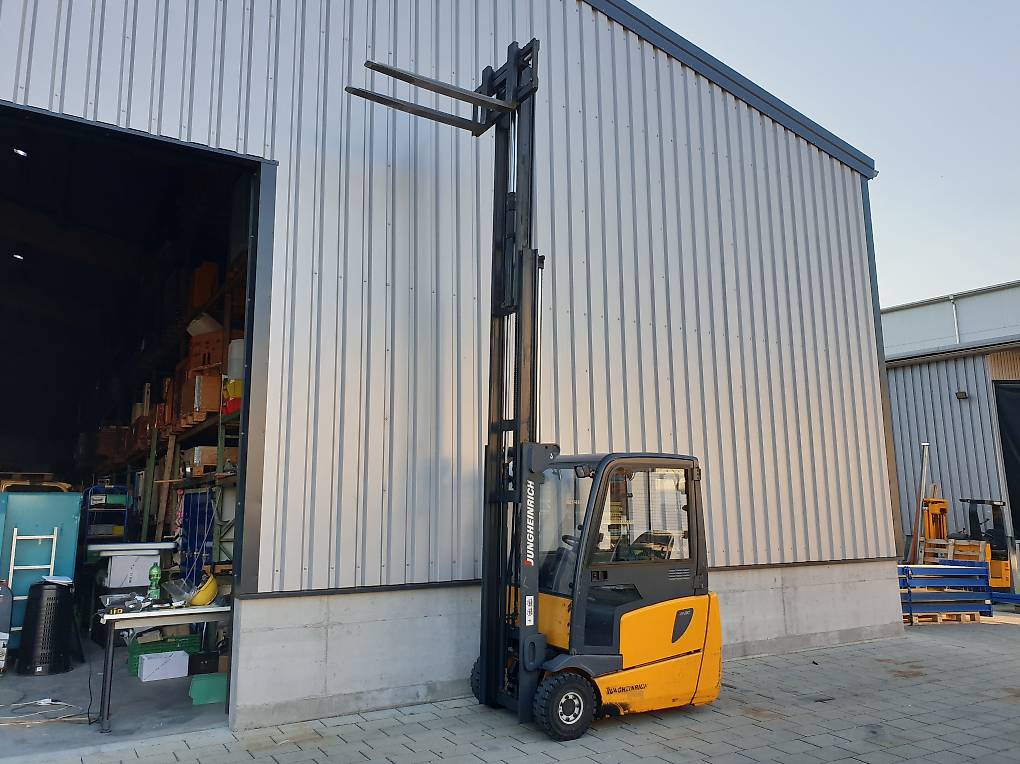 Stapler Jungheinrich EFG 216k Triplex Hub 450cm im Kanton Thurgau ...